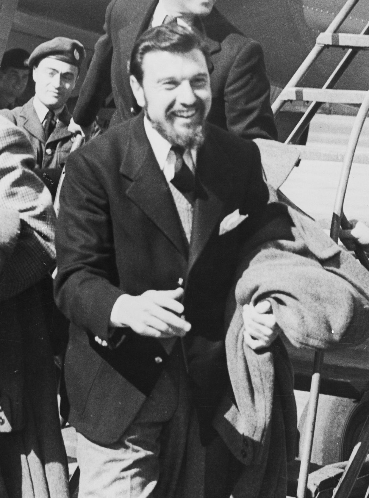 Notorious British double agent George Blake dies in Russia, hailed by ...