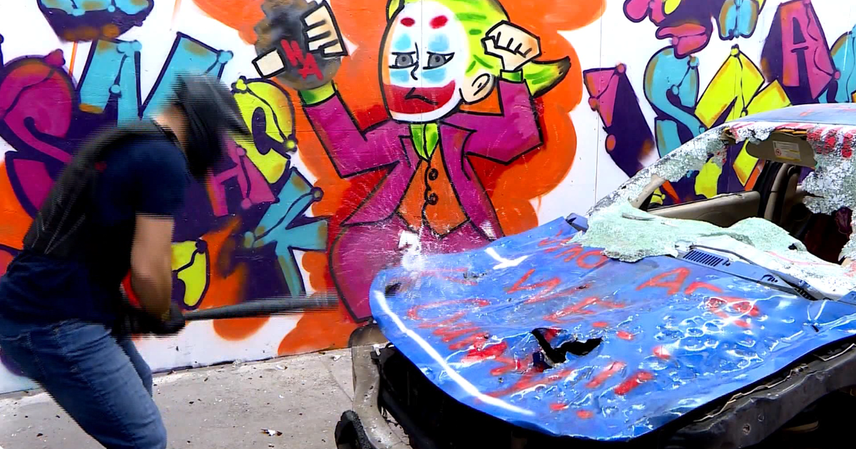 'Rage Therapy' Lets People Vent Their 2020 Frustrations By Smashing ...