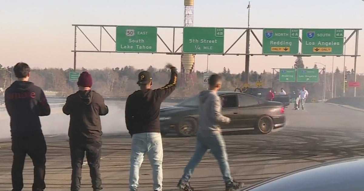 Sideshow Shut Down Freeway Traffic In Sacramento - CBS Sacramento