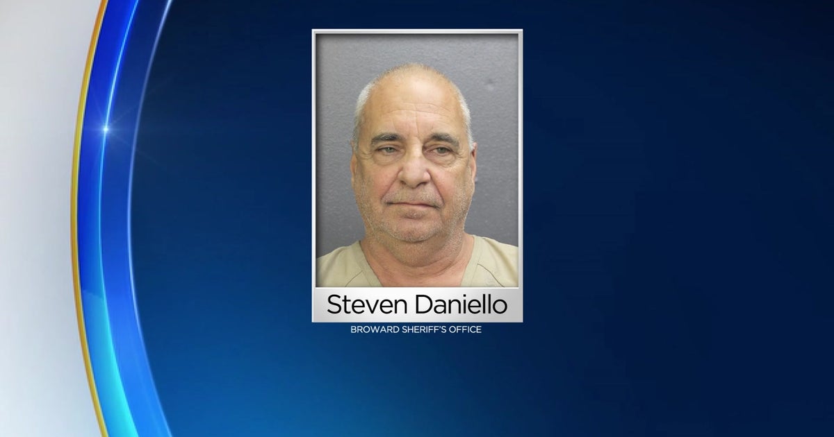 Coral Springs School Resource Officer Charged With Soliciting A Teen ...