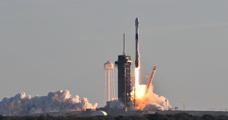 SpaceX launches its 17th batch of Starlink internet relay satellites ...