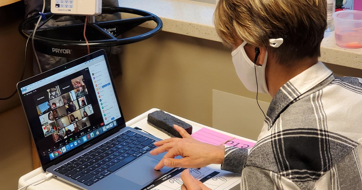Minnesota teacher with cancer continues virtual classes, even during ...