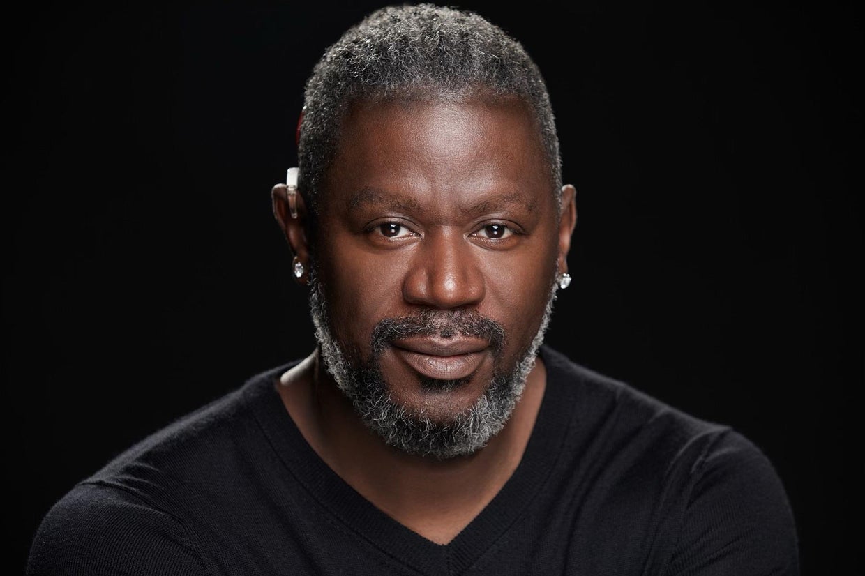 Meet Warren "Wawa" Snipe, the man performing the national anthem in ASL ...