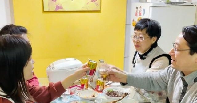 Chinese Find Modern Ways To Greet Year Of The Ox CBS News chinese-find-modern-ways-to-greet-year-of-the-ox-cbs-news