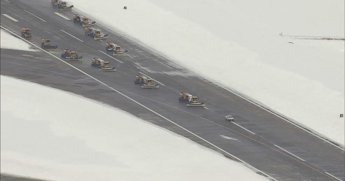 DIA Reopens Some Runways After Blizzard - CBS Colorado