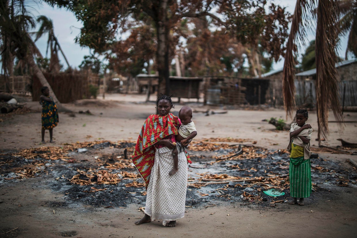 ISIS-linked militants seize Mozambique town, forcing thousands to flee ...