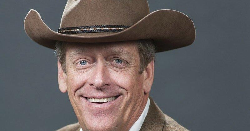 Texas Roadhouse CEO Kent Taylor dies after COVID-19 struggle - CBS News