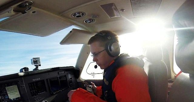 Teen pilot becomes youngest to fly around the world - CBS News