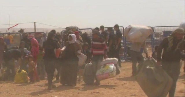 Escaping ISIS: Syrian refugees pack camps inside Turkey - CBS News