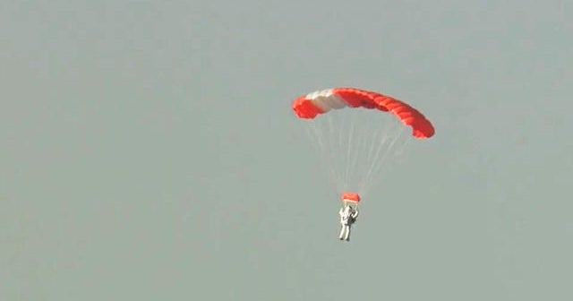 Google exec sets world record for highest altitude free fall - CBS News