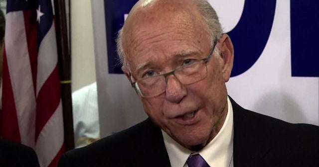Sen. Pat Roberts: My opponent is “posing as an independent” - CBS News