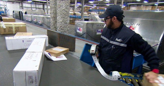 Inside FedEx: Learning from past holiday blunders - CBS News