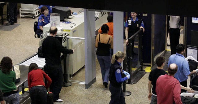 Delta worker accused of smuggling loaded guns past TSA - CBS News