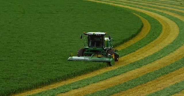 Farmers reap benefits of driverless tractor tech - CBS News