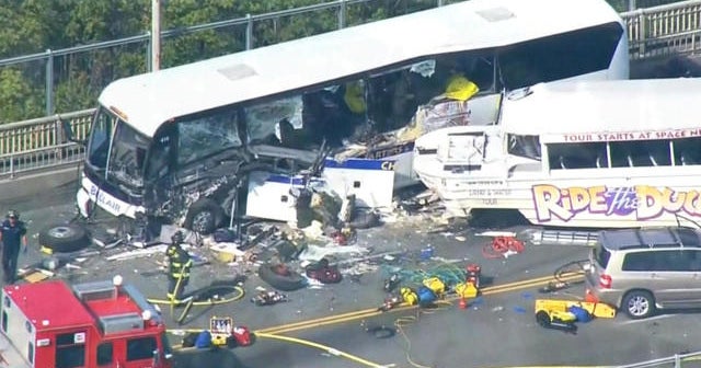 Duck boat at center of probe into deadly Seattle crash - CBS News