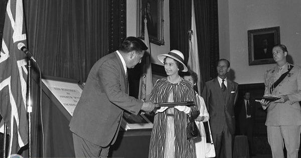 Queen Elizabeth II: Philadelphia Park Ranger recalls queen's 1976 ...