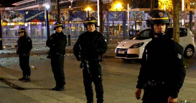 Paris attacks cause travel safety concerns - CBS News