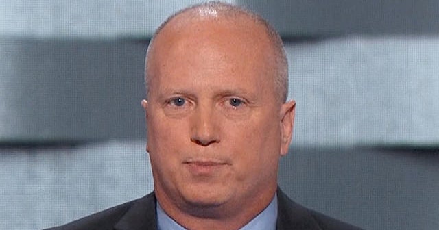 Former NYPD detective Joe Sweeney addresses the DNC - CBS News