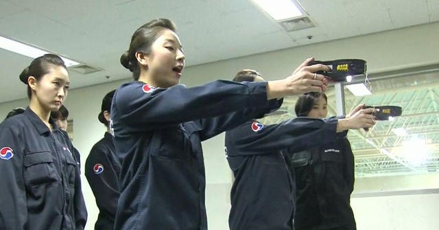 Korean Air Lines crews get trained with stun guns - CBS News