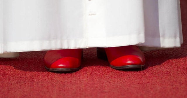 Pope steps out to buy his own shoes - CBS News