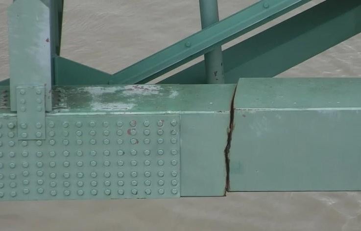 Major crack found in Interstate 40 bridge linking Arkansas and ...