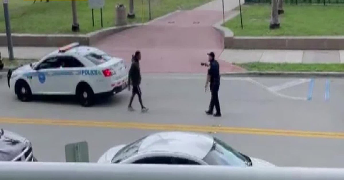Miami Police Officer Shows Restraint, Discharges Taser When Confronted ...