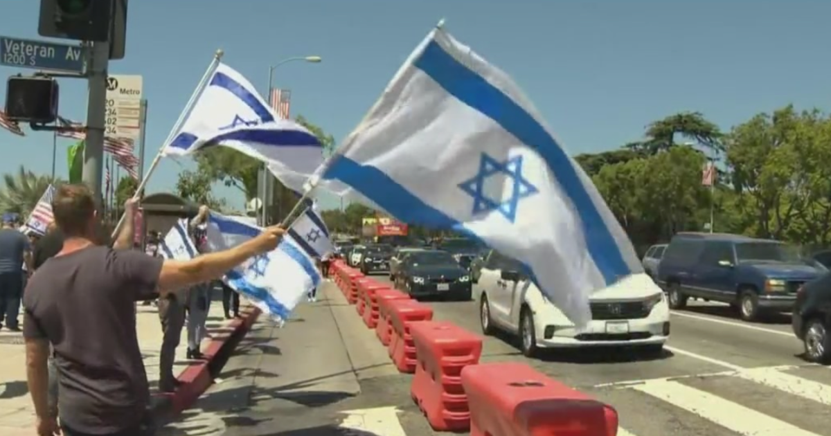 Demonstrators Gathered In Westwood For A Peace Rally In Support Of ...