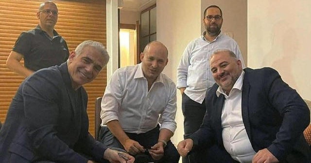 Netanyahu opponents agree to unity government, unseating him after 12 ...