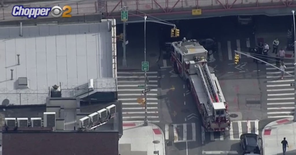 10 Hurt After FDNY Truck Collides With Minivan In Brooklyn - CBS New York
