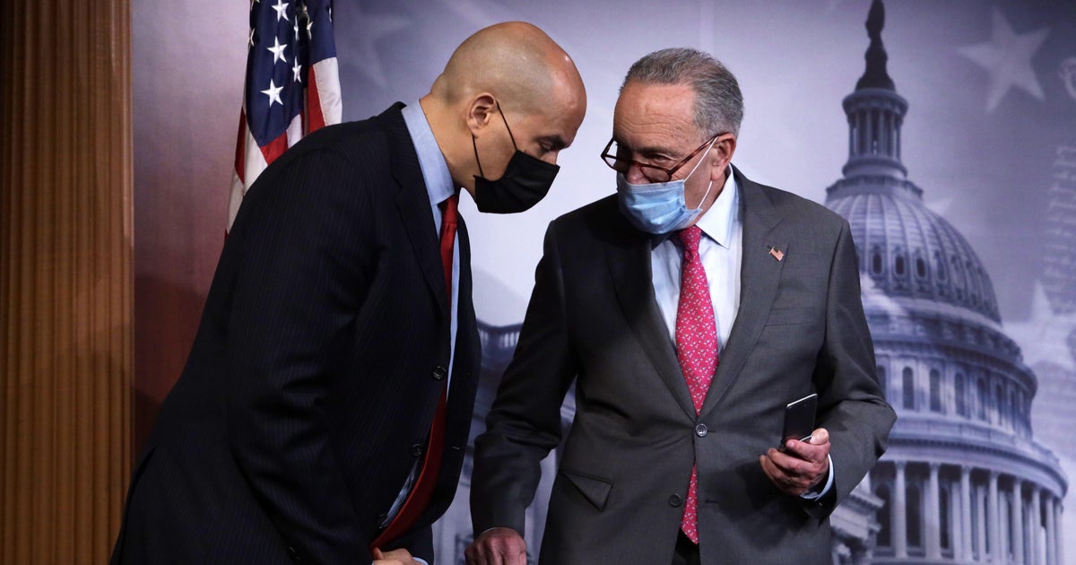 3 Senate Democrats draft plan to end federal ban on marijuana - CBS News