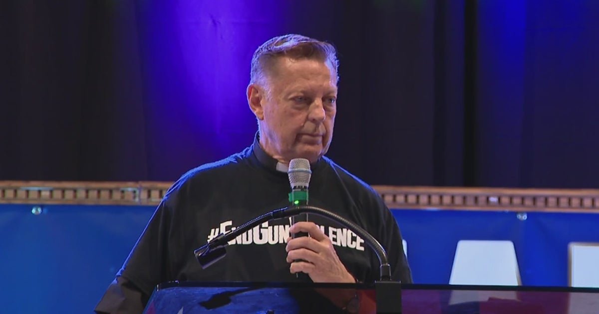 Fr. Michael Pfleger Again Calls For State Of Emergency For Chicago Gun ...