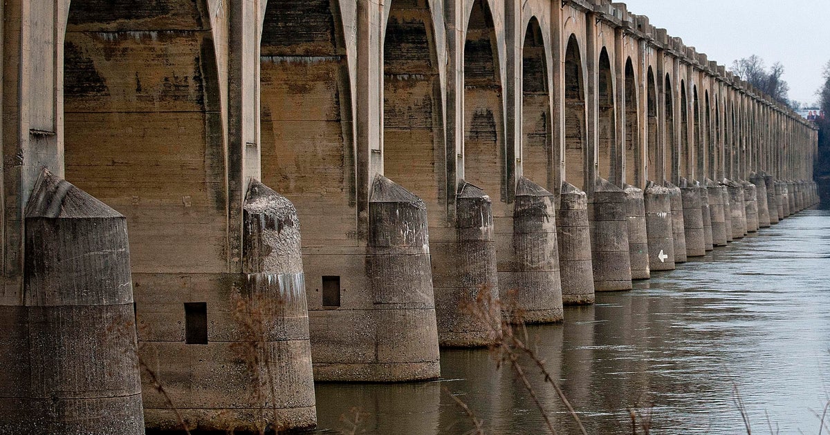 U.S. infrastructure crumbling as Congress debates funding - CBS News