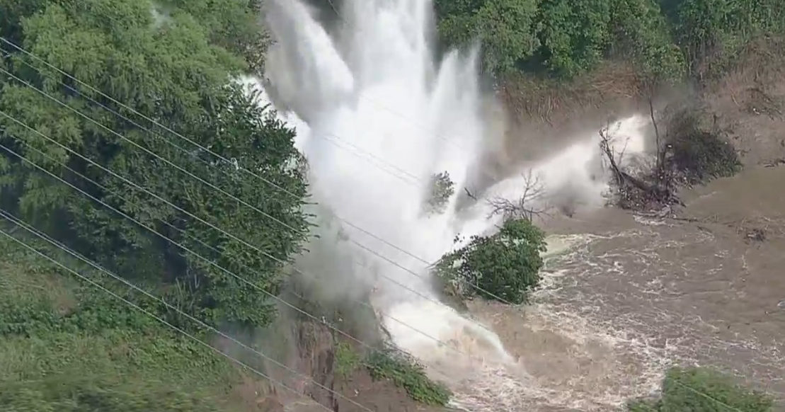 6-Foot Main Break In Dallas Sends Water Straight Into Trinity River ...