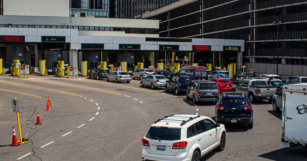 Canadian Officers Strike, Leads To Slow Traffic At Border - CBS Detroit