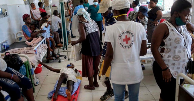 Foreign aid trickles in to help victims of Haiti earthquake - CBS News