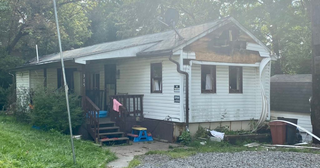 Right Place, Right Time: Volunteer Firefighter Driving By Helps Family ...