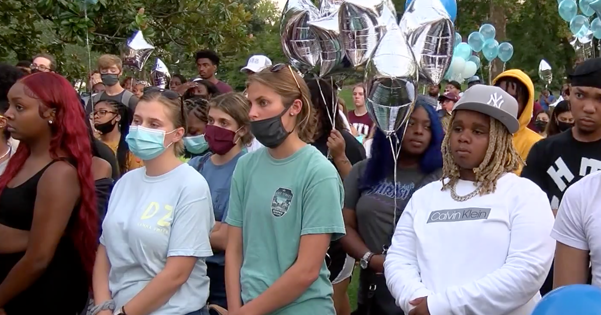 Illinois college student killed, three others injured in shooting at ...