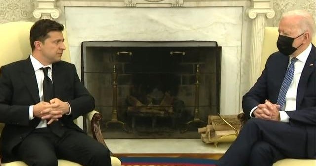 Biden meets with Ukrianian President Zelenskyy at White House - CBS News