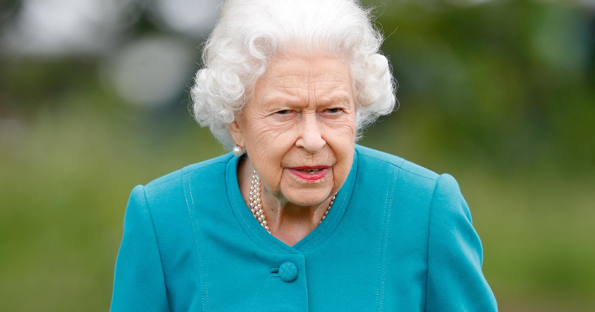 Queen Elizabeth prays for victims and survivors of 9/11 - CBS News