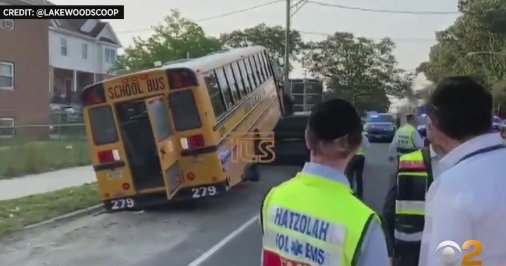 School Bus Crashes With Students On Board In Lakewood, N.J. - CBS New York