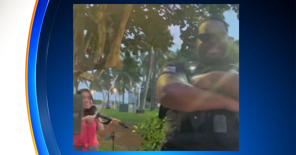 Caught On Video Serenaded Miami Beach Police Officer Puts On A Show