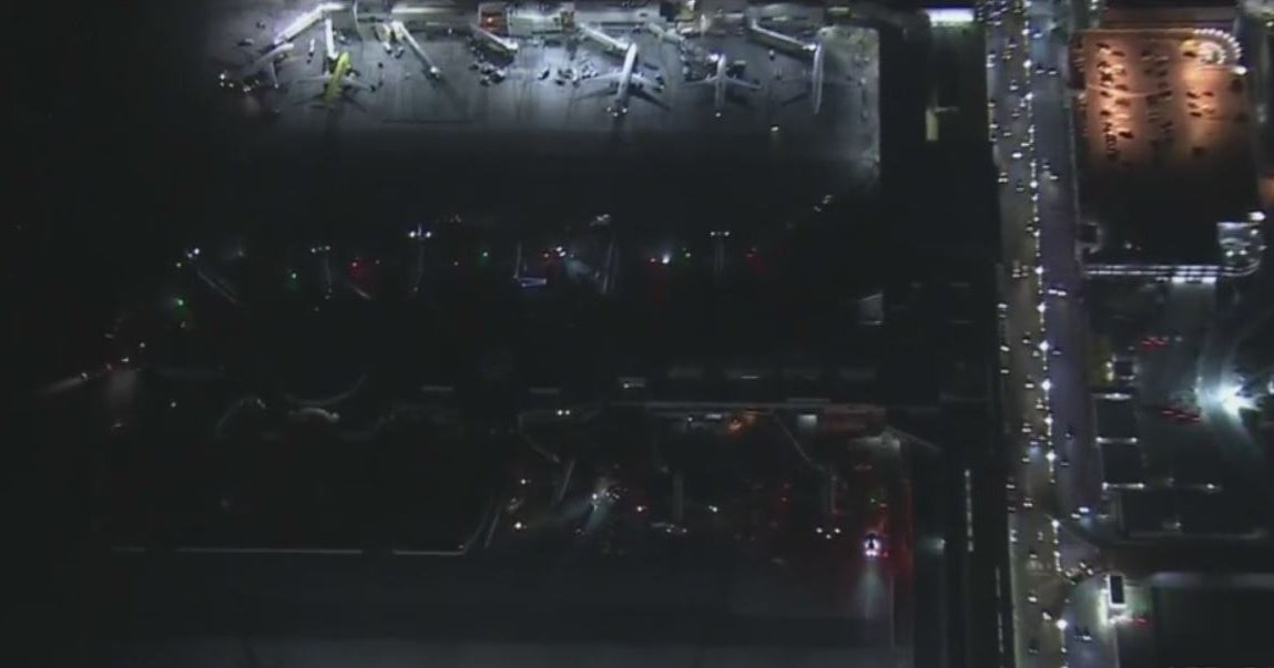 Outage Briefly Leaves LAX In The Dark - CBS Los Angeles