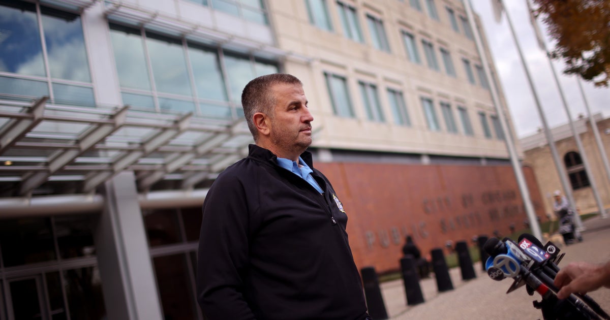 Chicago FOP President John Catanzara wins re-election - CBS Chicago