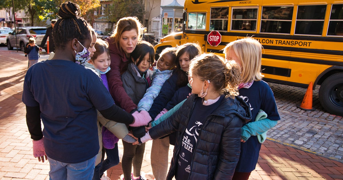 Girls on the Run empowers girls beyond the finish line - CBS News