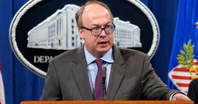 Former Trump ally Jeffrey Clark could face contempt charges - CBS News