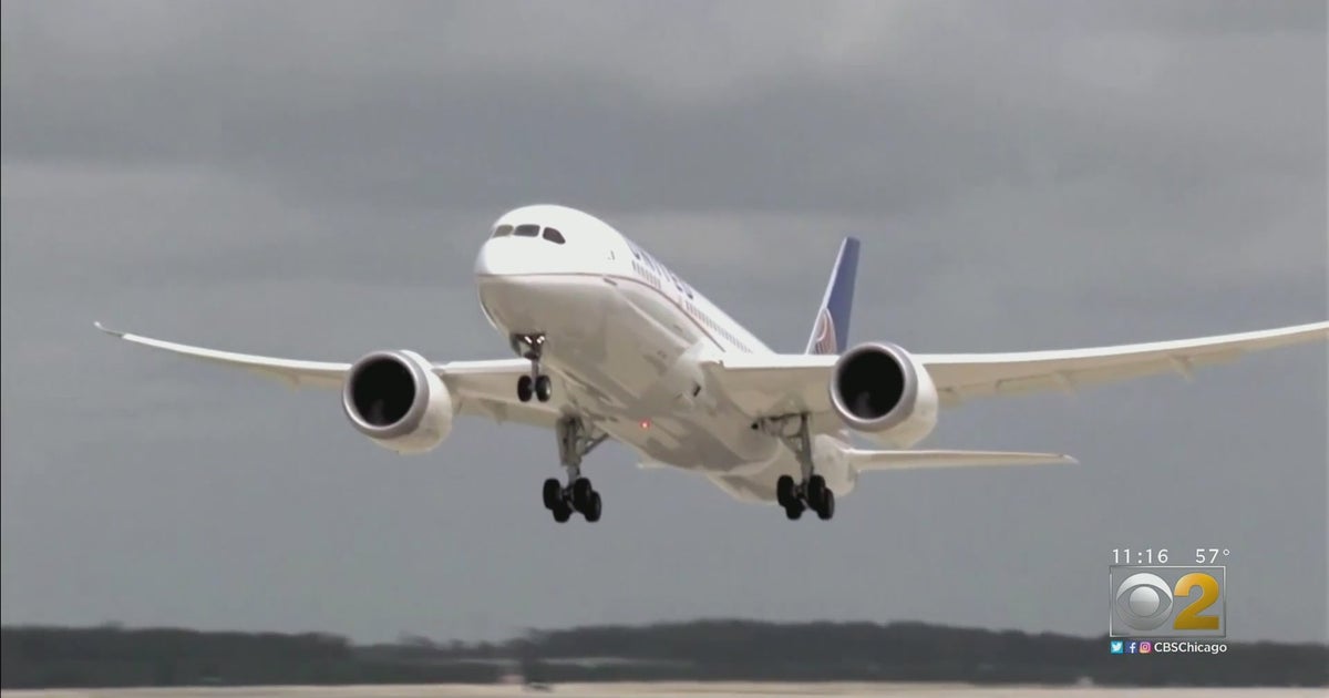 United Airlines Flight From Chicago Marks 1st With Sustainable Fuel In ...