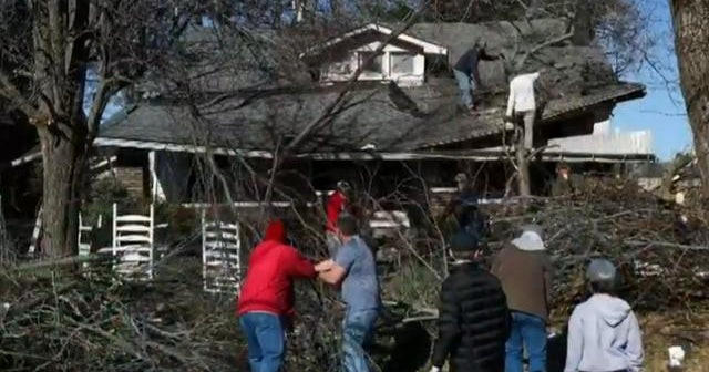 Neighbors helping neighbors after tornadoes leave trail of destruction ... Neighbors helping neighbors after tornadoes leave trail of destruction ...
