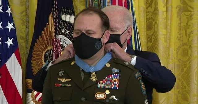 Biden awards Medal of Honor to 3 soldiers - CBS News