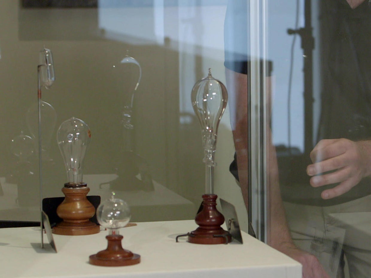 Light bulb collectors: An illuminating hobby - CBS News