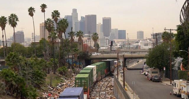 Rail thefts leave L.A. tracks littered with packages - CBS News